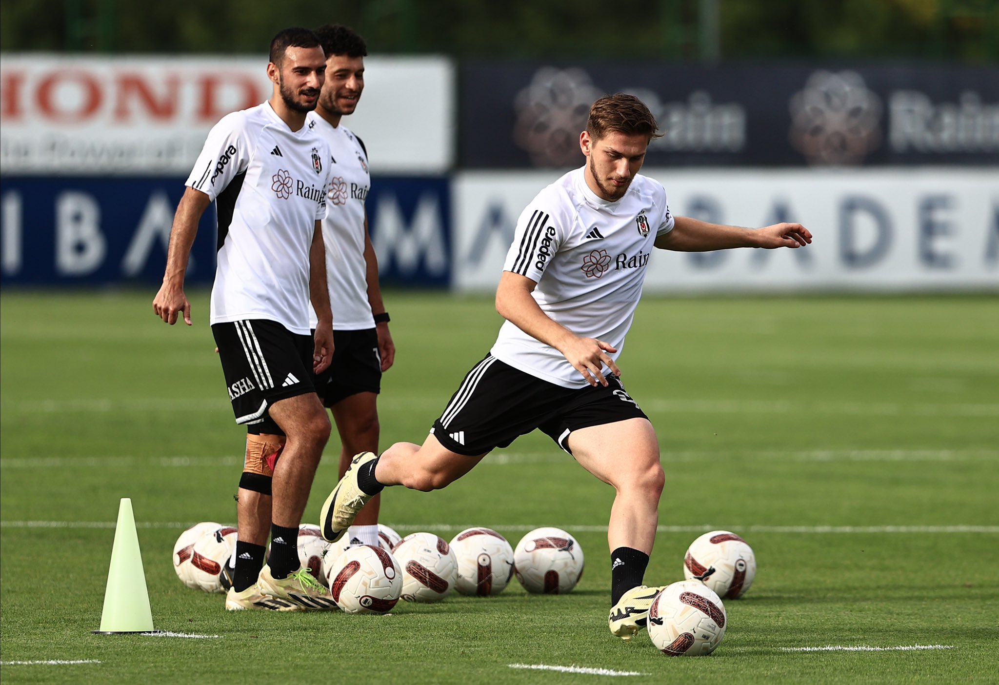 Alman devi Semih'i listesine aldı! Milli oyuncuya şampiyon takım ...